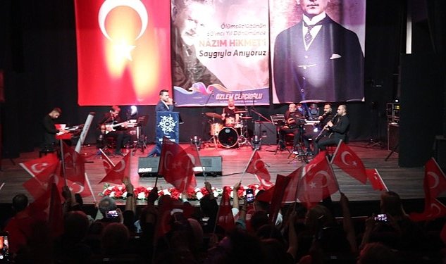 Aydın Büyükşehir Belediyesi ‘Memleket Şairi’ Nâzım Hikmet’i Andı ... Aydın Büyükşehir Belediyesi ‘Memleket Şairi’ Nâzım Hikmet’i Andı ...
